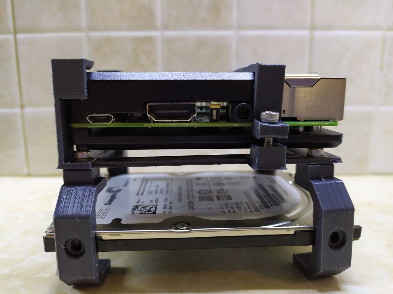 Raspberry Pi with 2.5" ssd_hdd and armored passive cooling case | Files ...