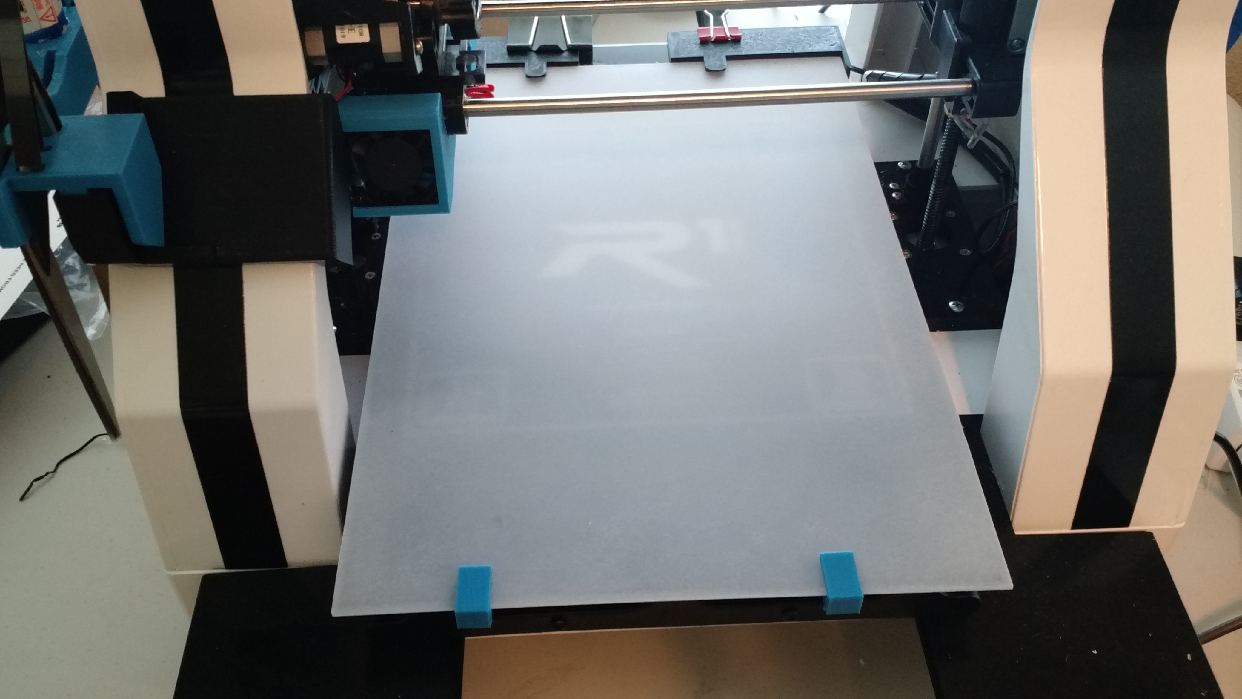 ROBO 3D R1+ clamps for no glue, no hairspray build plate - 3DPEA