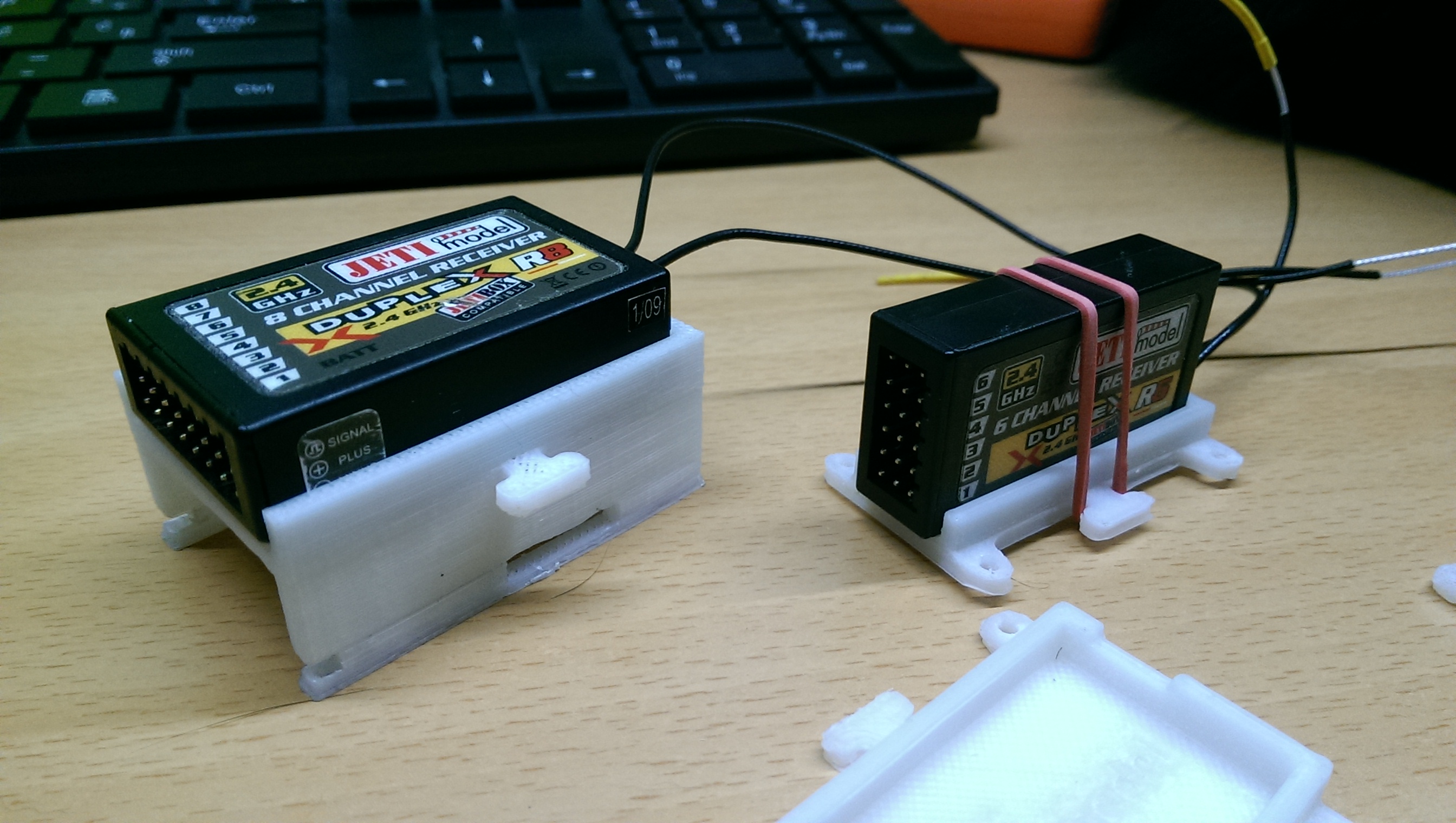 Jeti Duplex R8 and R6 receiver holders | Files to download and to 3D ...